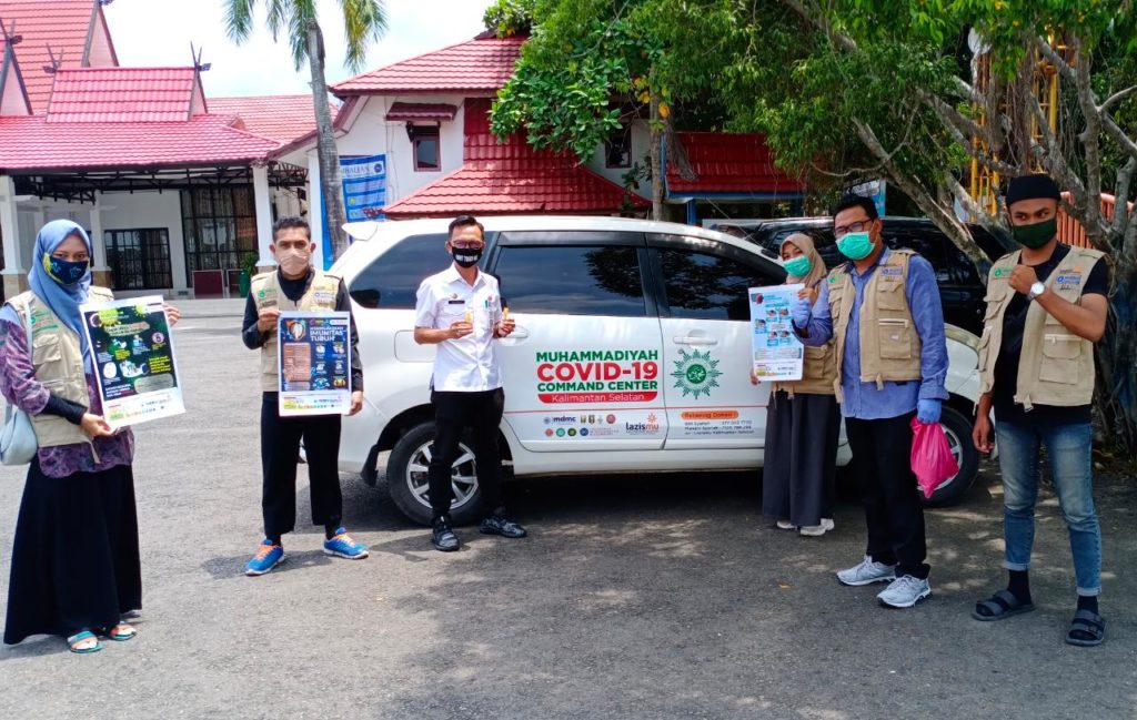 Salurkan Penyanitasi Tangan dan Poster Edukasi kepada Pemerintah ...